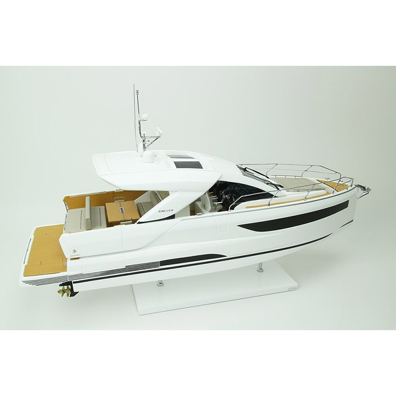 Powerboats models - Jeanneau services & accessories