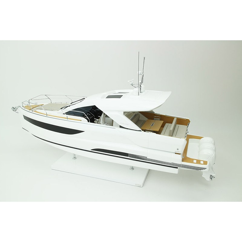 Jeanneau DB43 outboard model - Jeanneau services & accessories